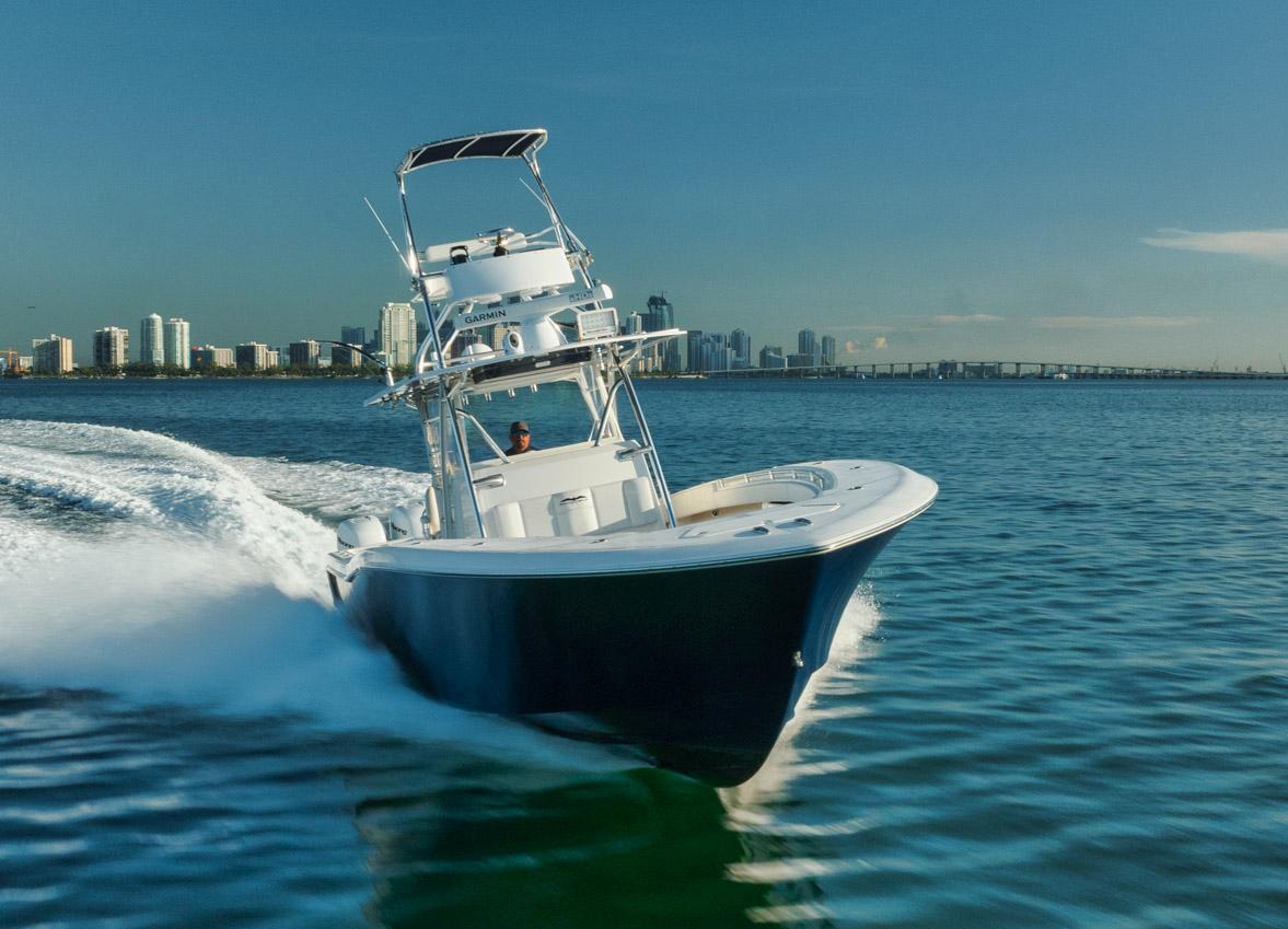 2017 Invincible Center Console - FLY Yachts