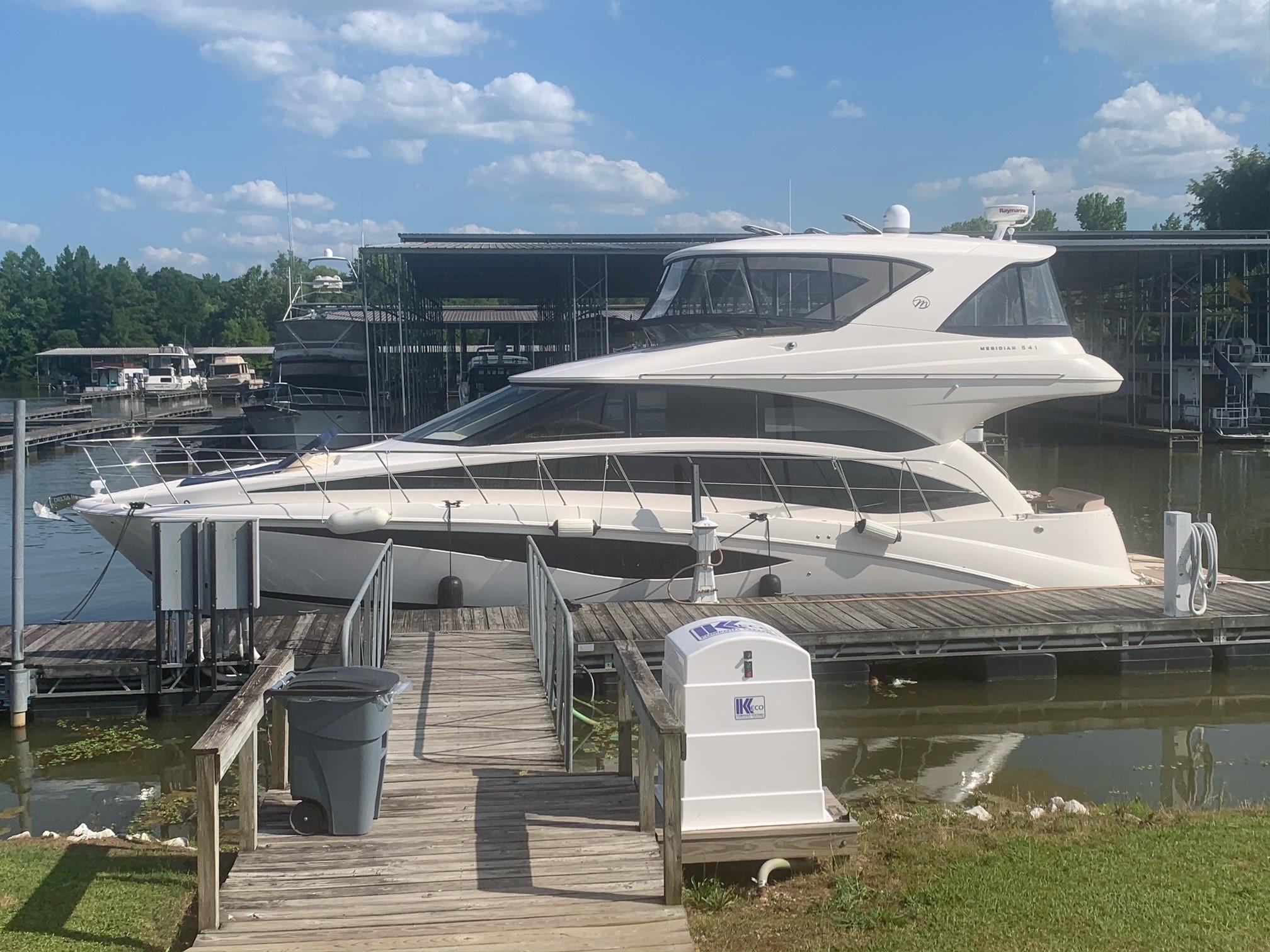 2011 Meridian 541 Sedan - FLY Yachts