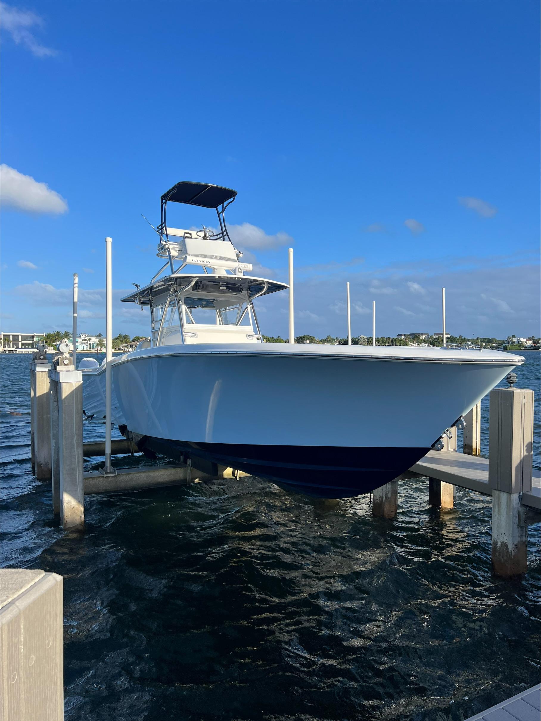 2016 Invincible 42 - FLY Yachts