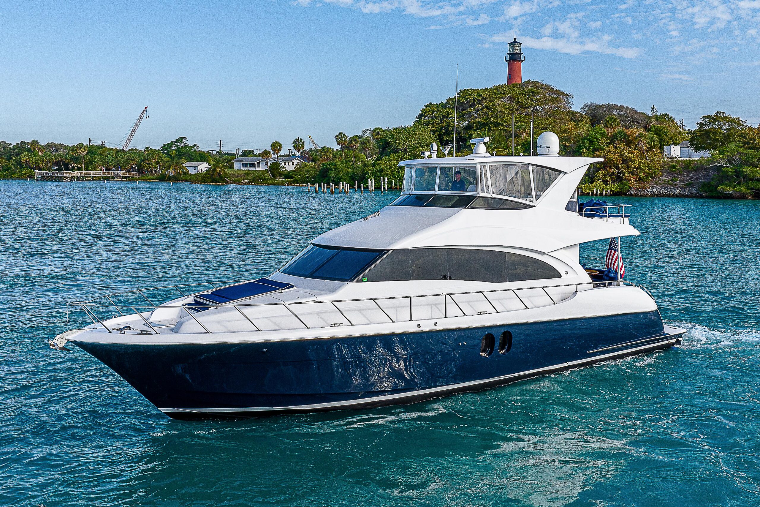 2012 Hatteras 60 Motor Yacht - FLY Yachts