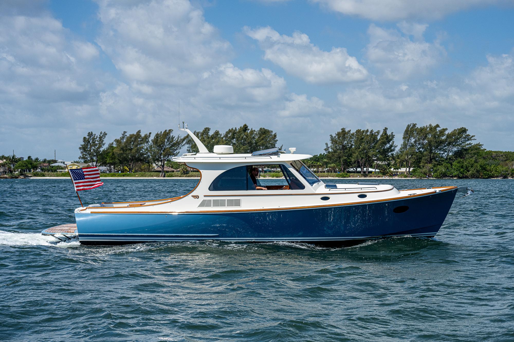 2020 Hinckley Picnic Boat 40 - FLY Yachts