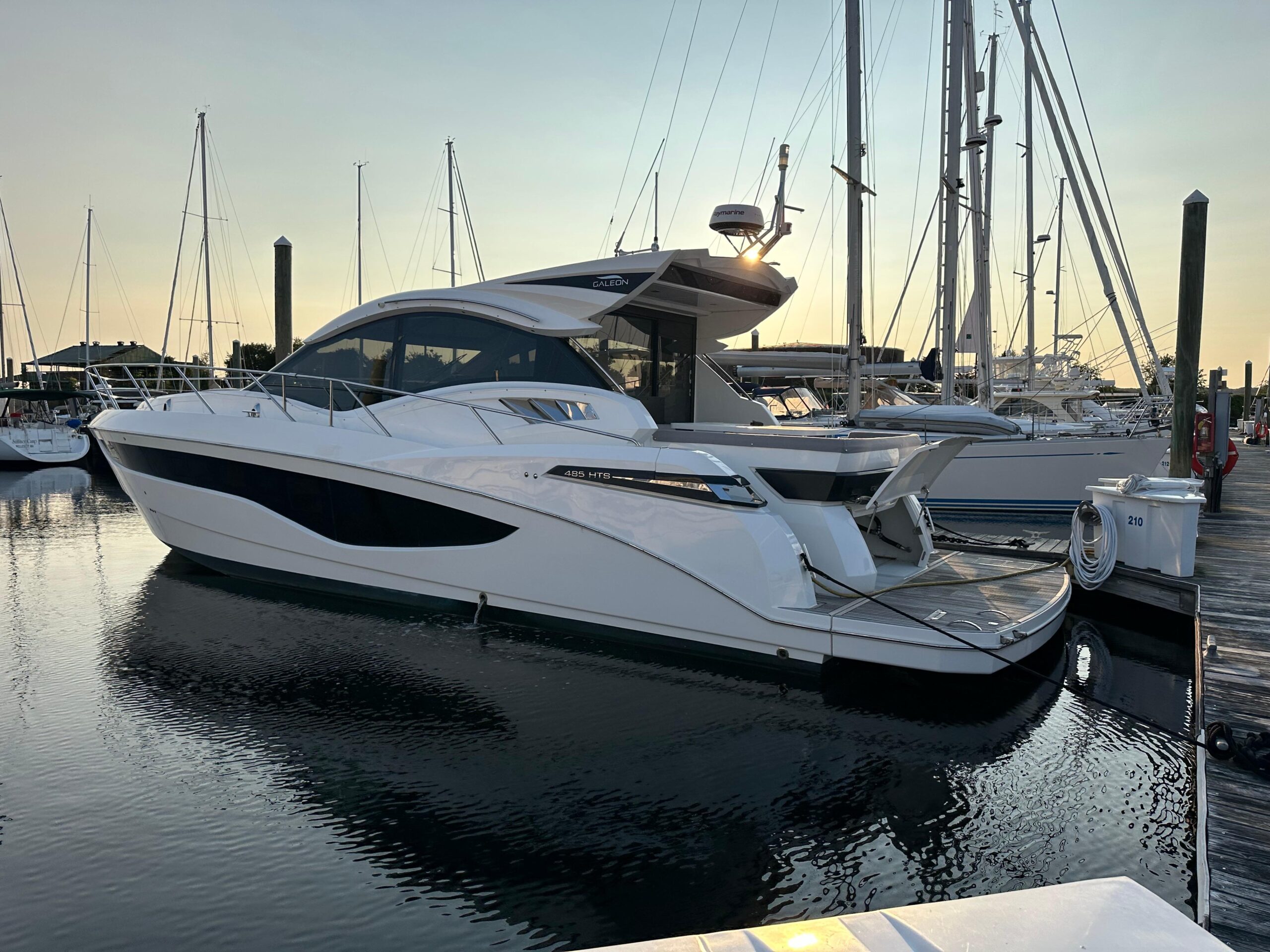 2018 Galeon 485 HTS - FLY Yachts