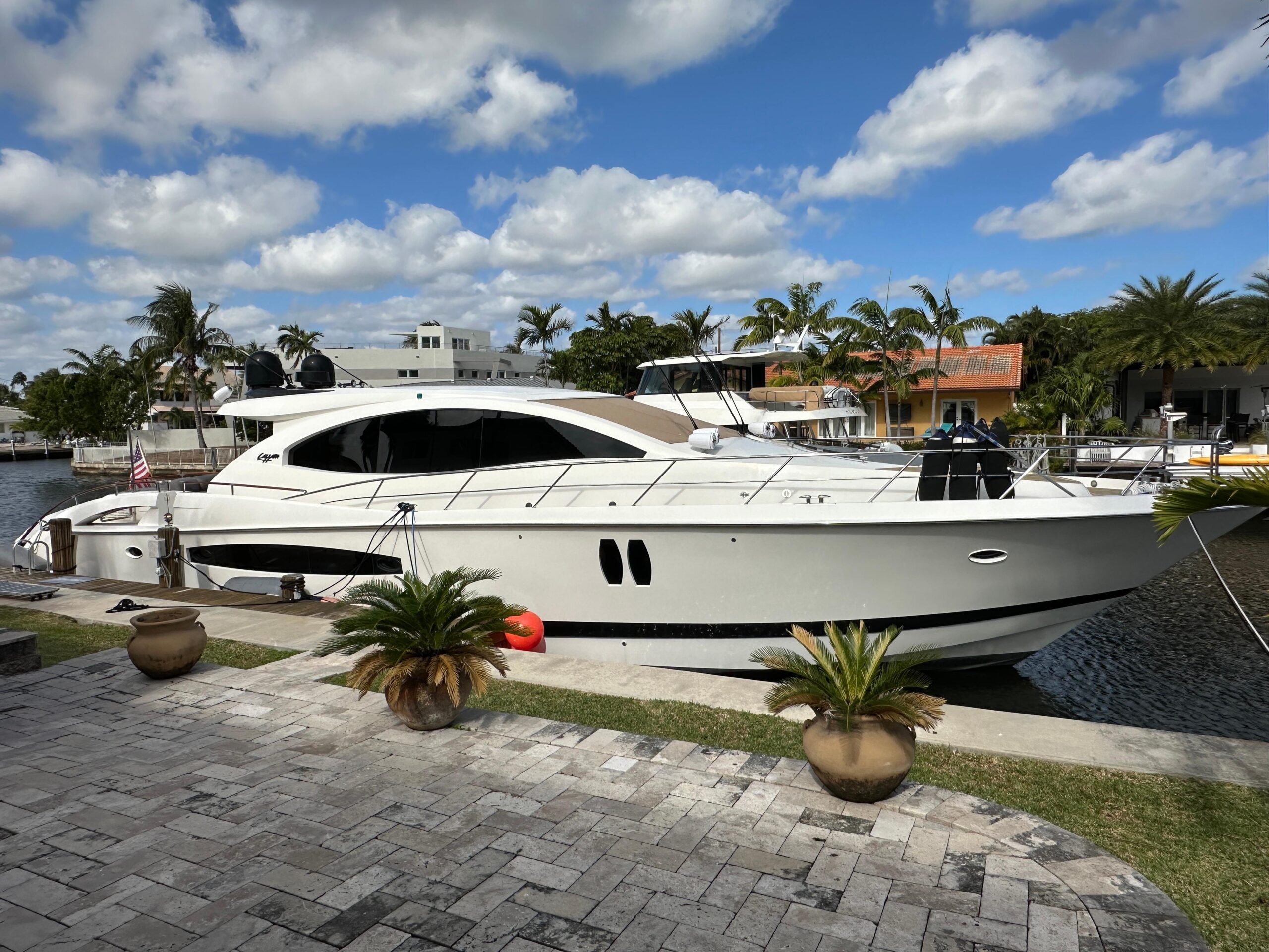 2009 Lazzara LSX 75 - FLY Yachts