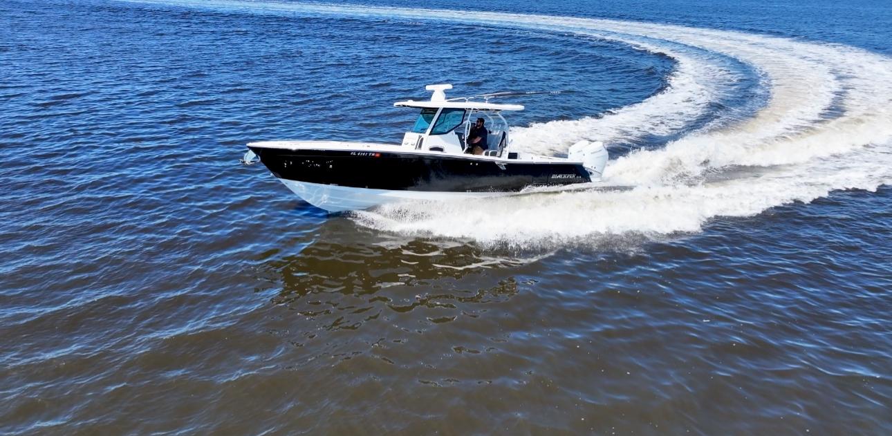 2024 Blackfin 332 CC - FLY Yachts