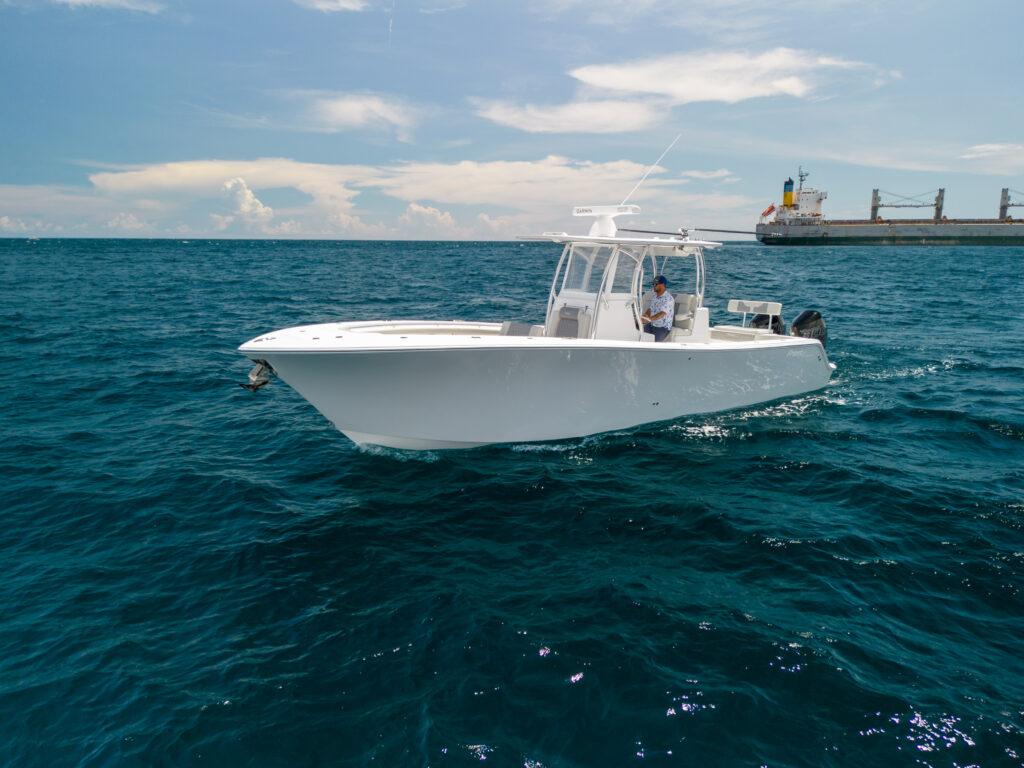 2026 Front Runner 33 CC - FLY Yachts